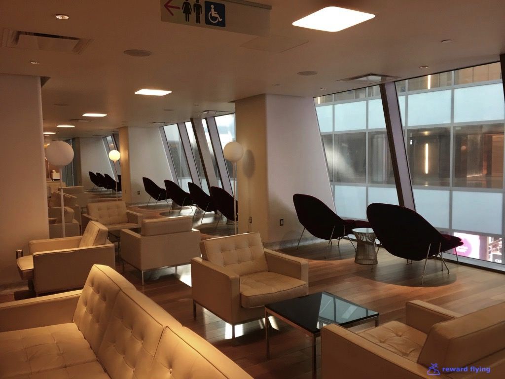 Review of American Airlines flight from Los Angeles to Chicago in ...