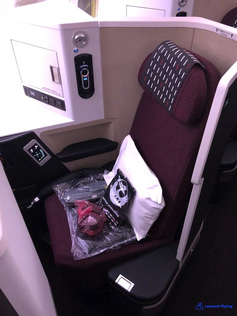 Review of Japan Airlines flight from Tokyo to Singapore in Business
