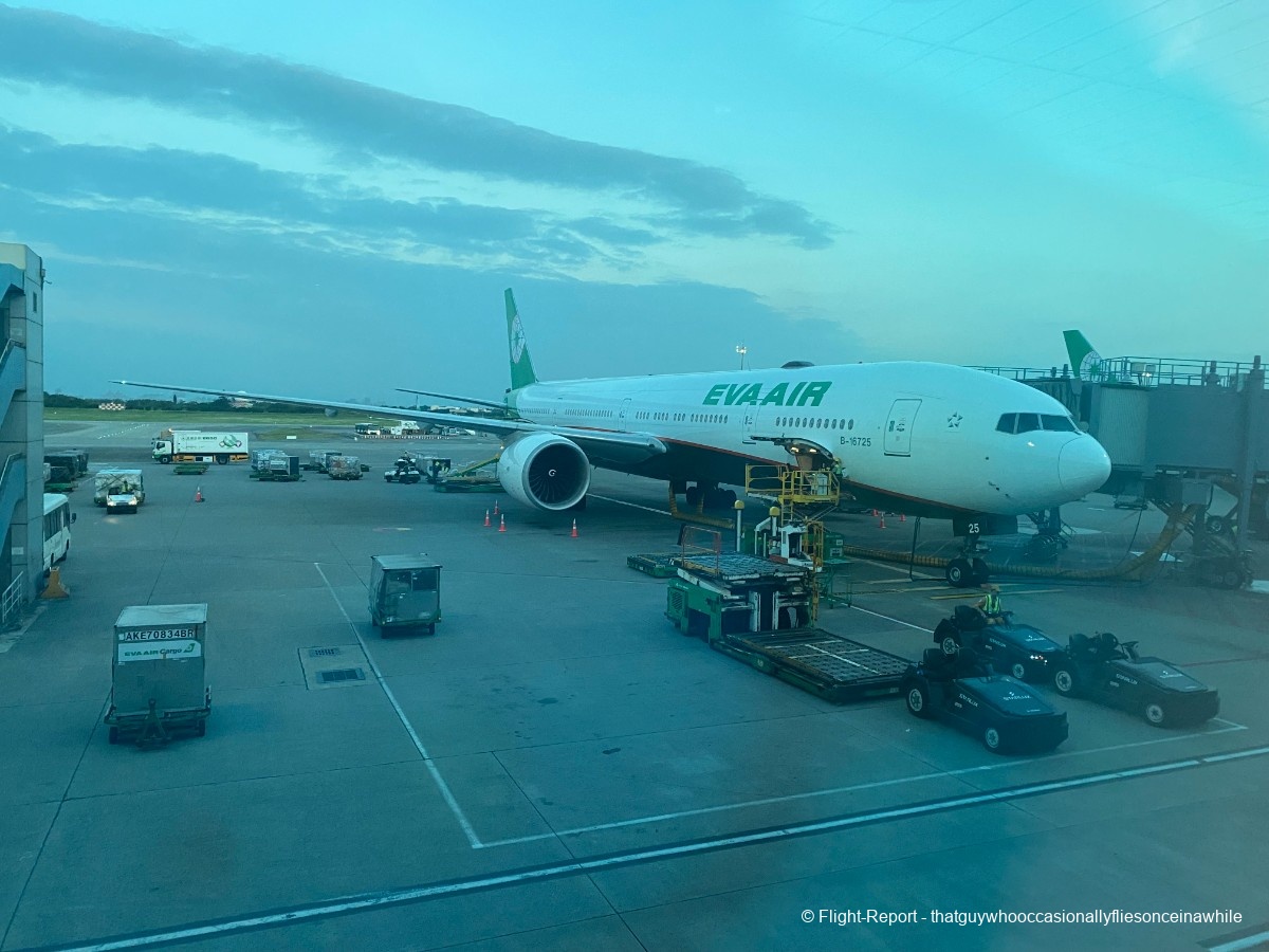 Review of EVA Air flight from Taipei to Toronto in Premium Eco
