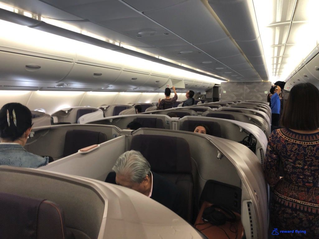 Review of Singapore Airlines flight from Singapore to Hong Kong in Business