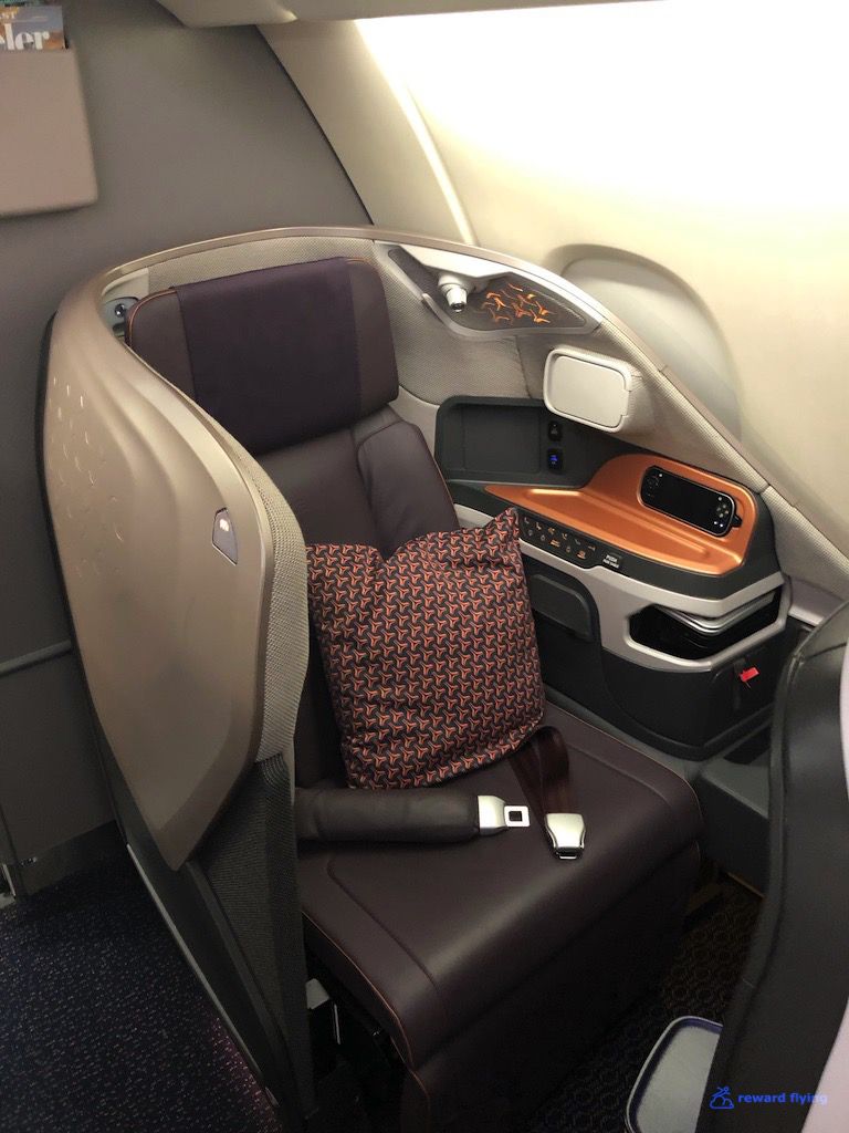 Review of Singapore Airlines flight from Singapore to Hong Kong in Business
