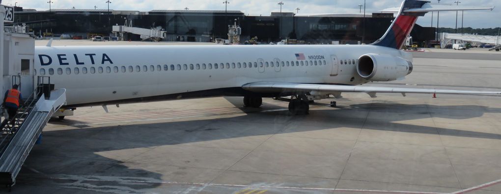 Review of Delta Air Lines flight from Baltimore to Detroit in Economy