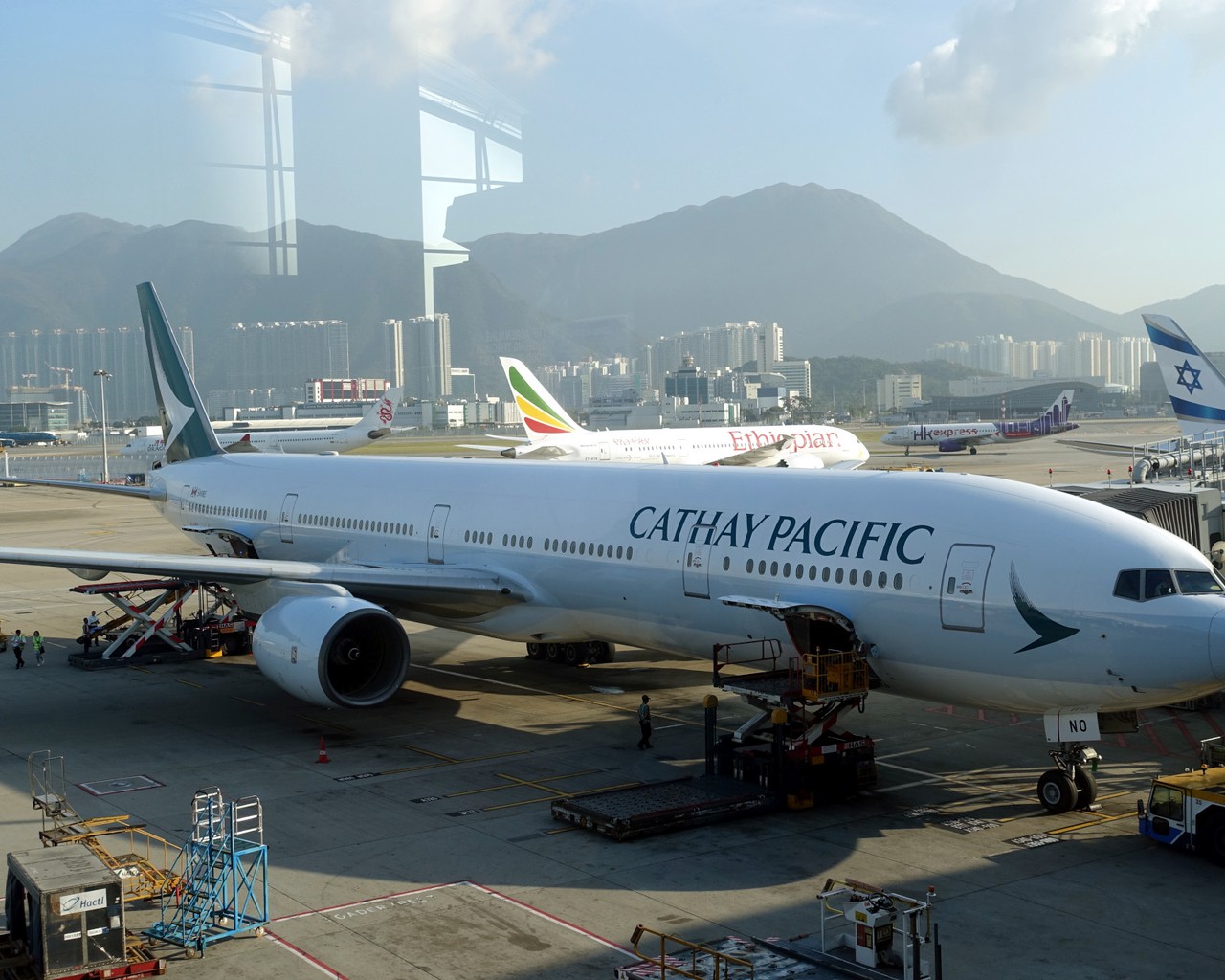 Review of Cathay Pacific flight from Hong Kong to Tokyo in Economy