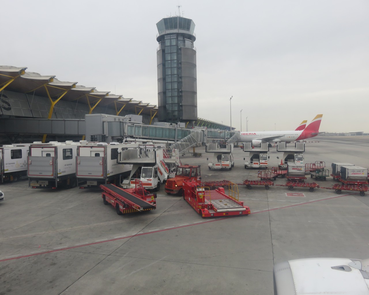 Review of Iberia flight from Paris to Madrid in Economy
