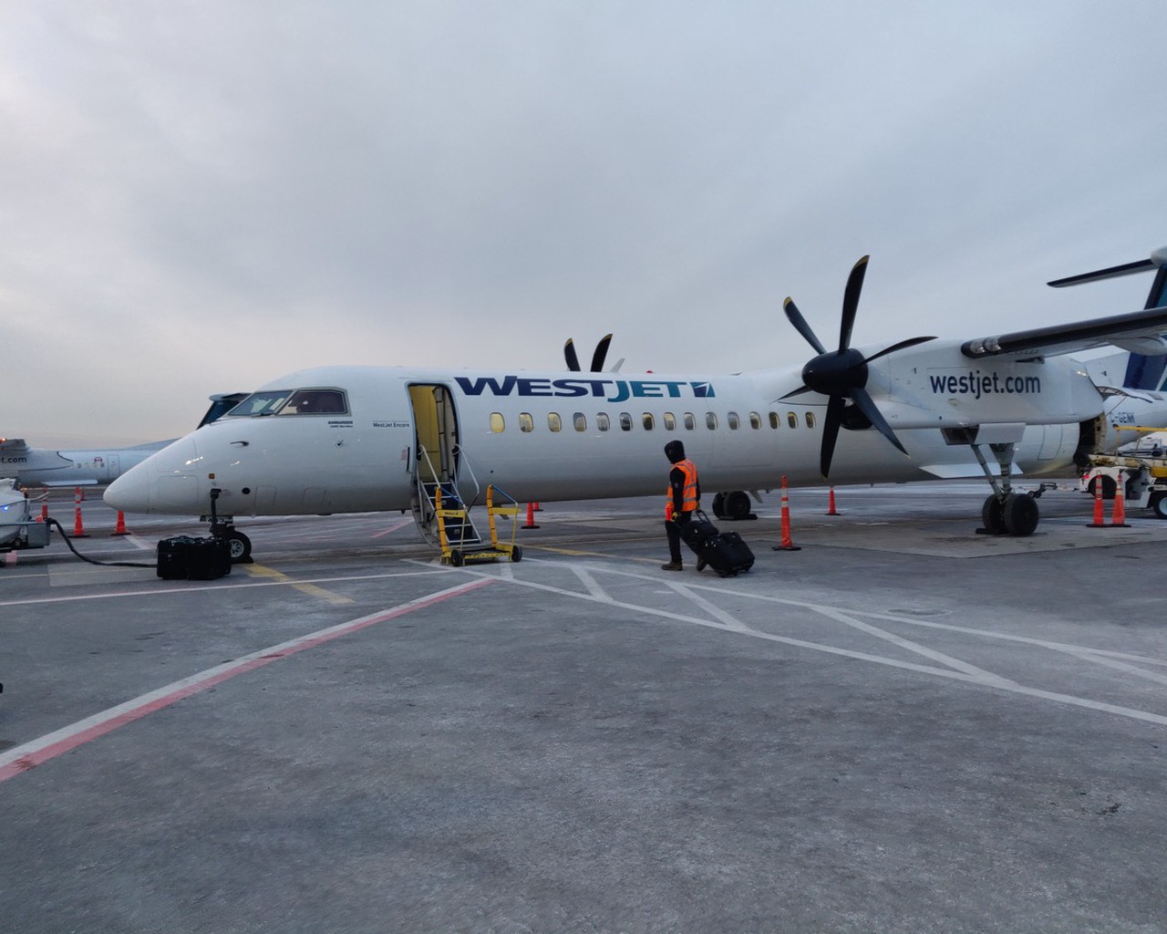 Review of WestJet Encore flight from Montreal to Toronto in Economy