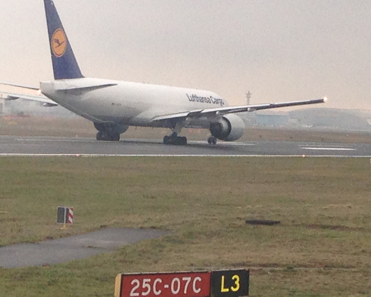 Review of Lufthansa flight from Frankfurt to Paris in Business