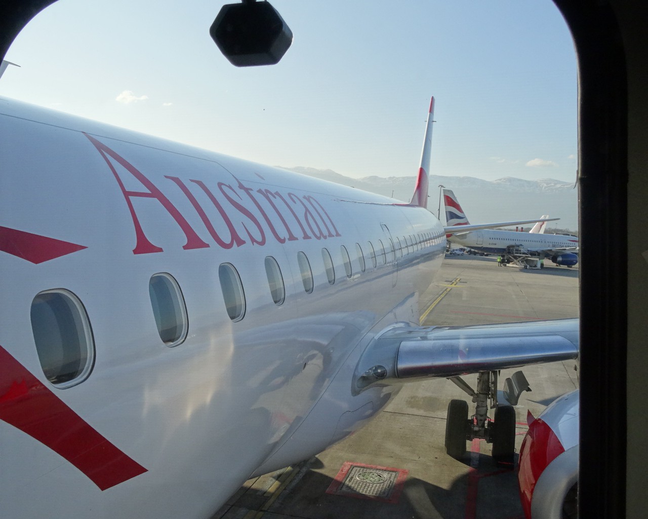 Review of Austrian Airlines flight from Geneva to Vienna in Economy