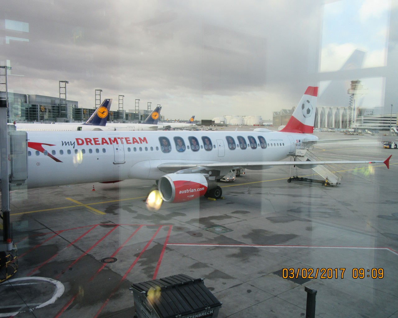 Review of Austrian Airlines flight from Vienna to Frankfurt in Economy