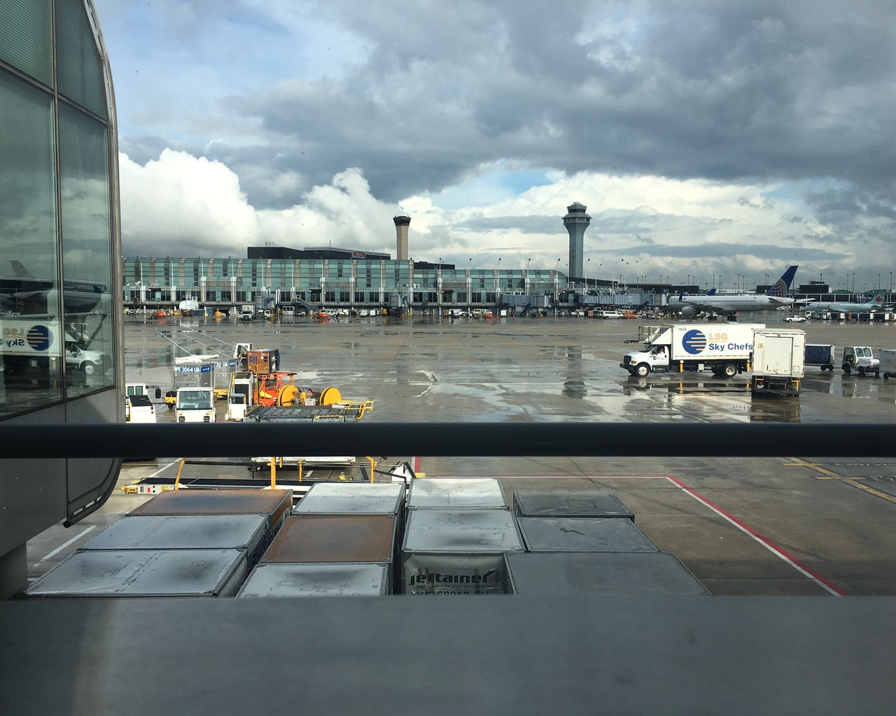 Review of United flight from Chicago to Toronto in Economy