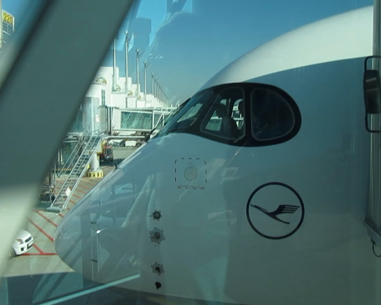 Review of Lufthansa flight from Newark to Munich in Economy