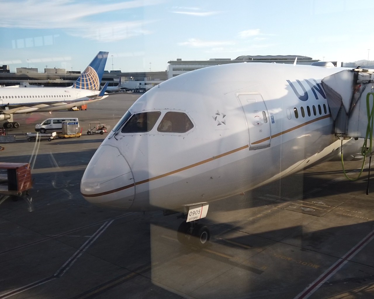 Review of United flight from San Francisco to Newark in Business