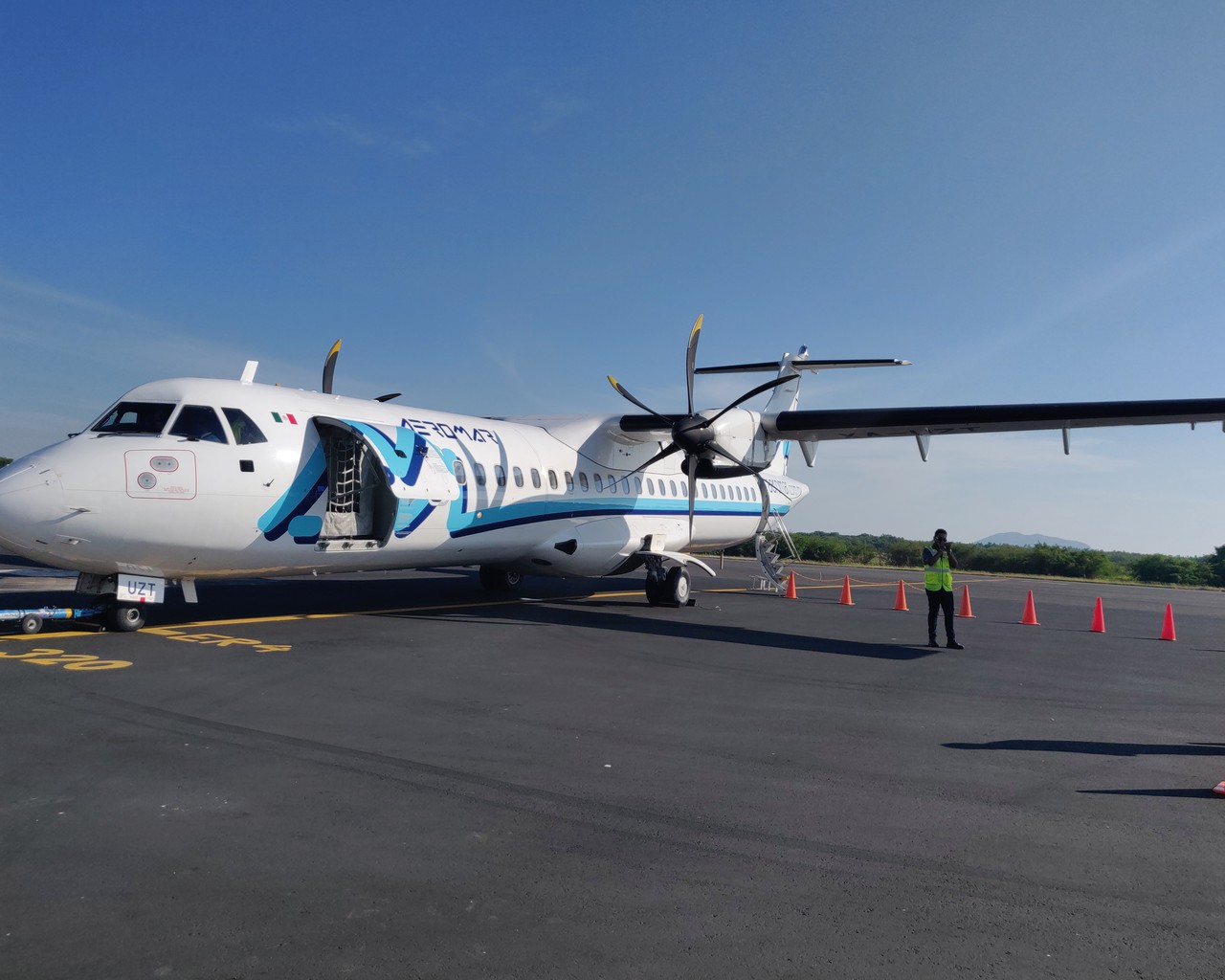 Review of Aeromar flight from Ixtapa to Mexico City in Economy