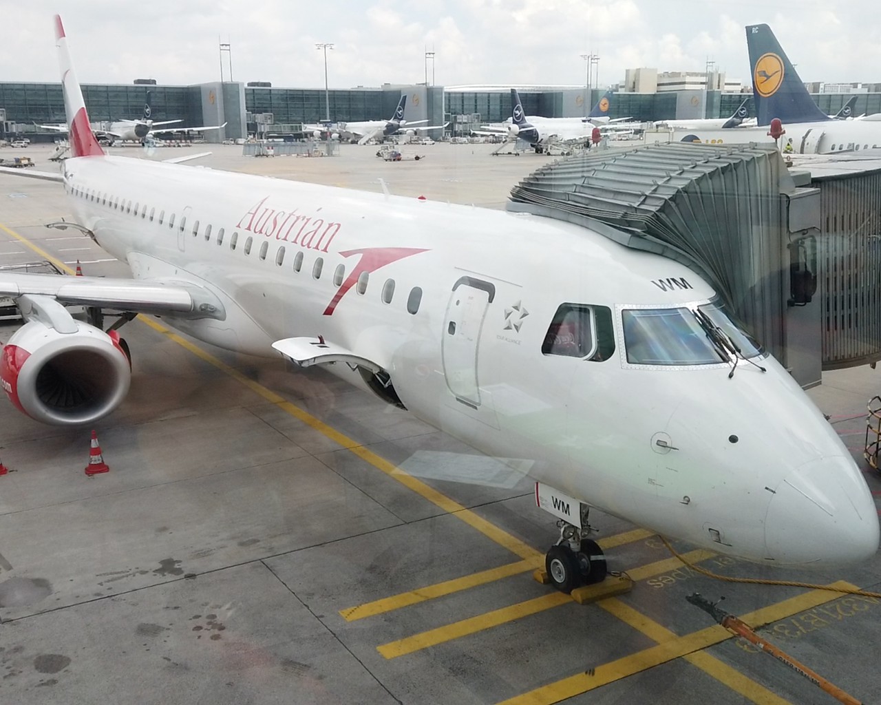 Review of Austrian Airlines flight from Frankfurt to Innsbruck in Economy