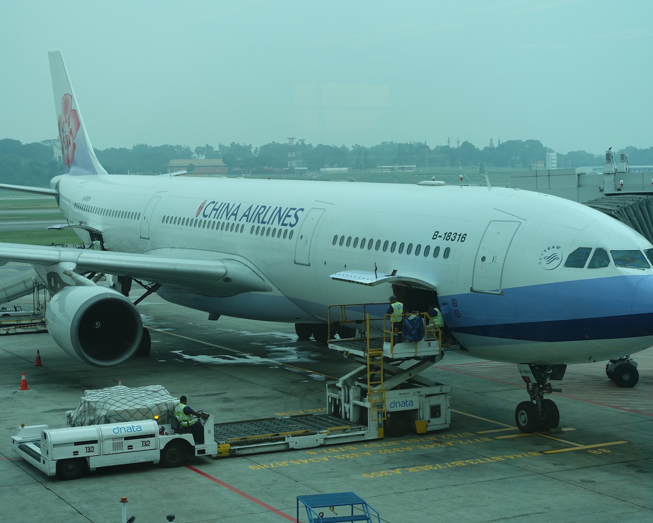 Review of China Airlines flight from Singapore to Taipei in Economy