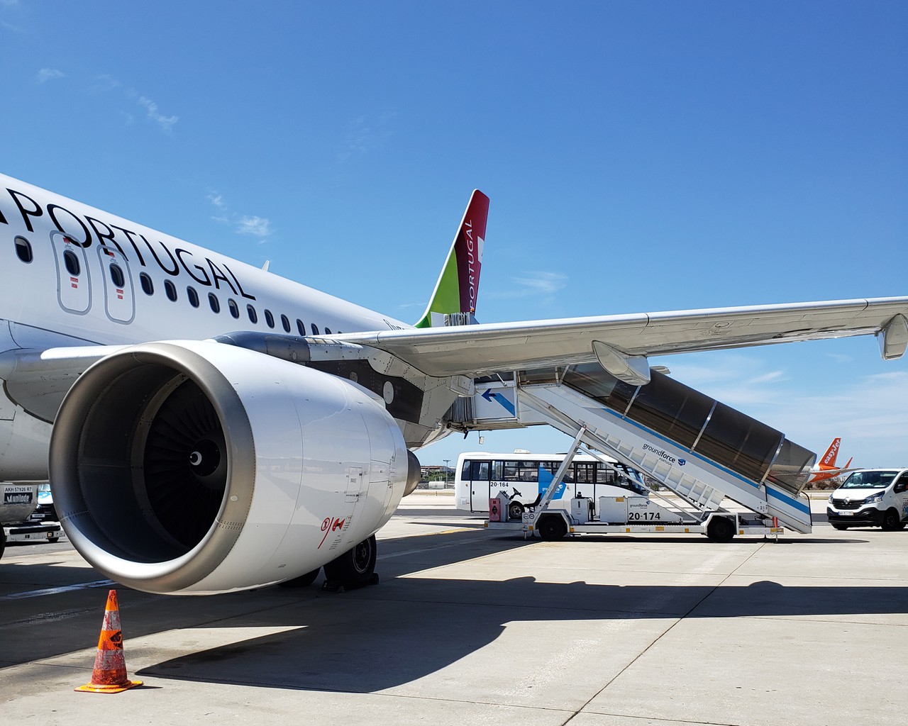 Review of TAP Air Portugal flight from Madrid to Lisbon in Business