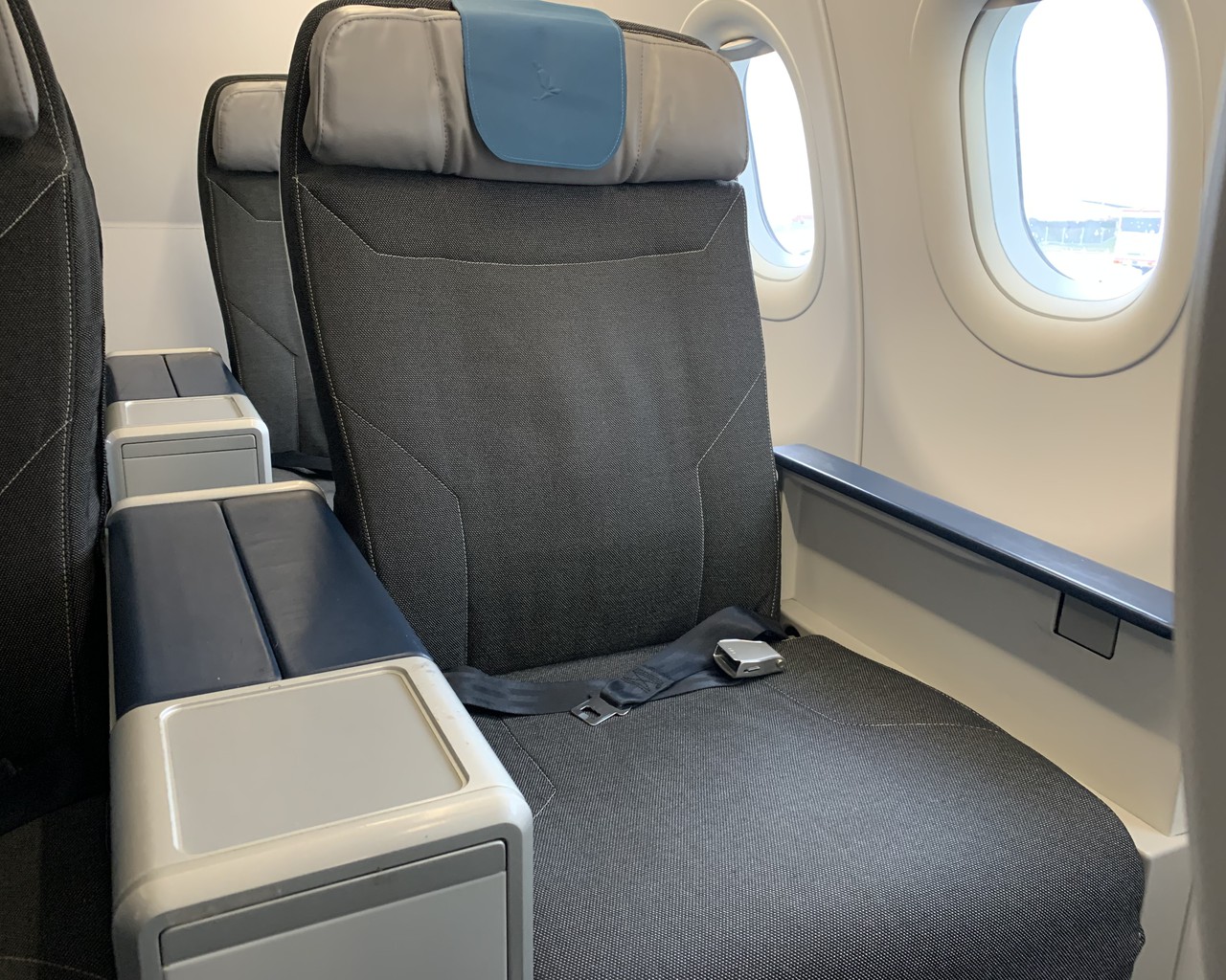 Review of Azores Airlines flight from Ponta Delgada to Lisbon in Economy