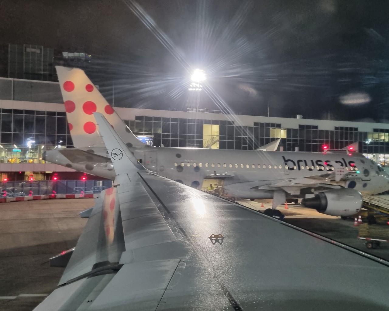 Review of Lufthansa flight from Frankfurt to Amsterdam in Economy