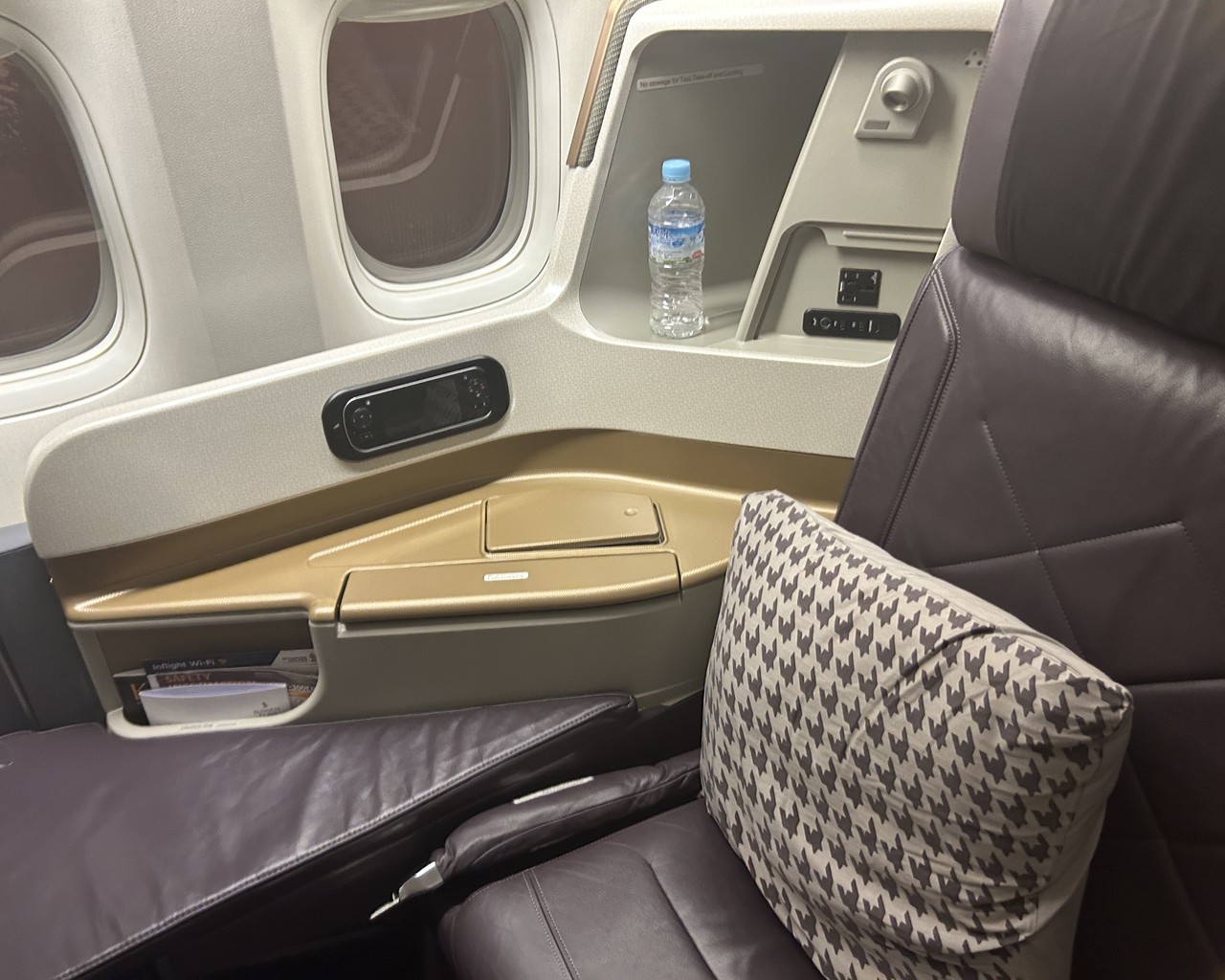 Review of Singapore Airlines flight from Tokyo to Singapore in Business