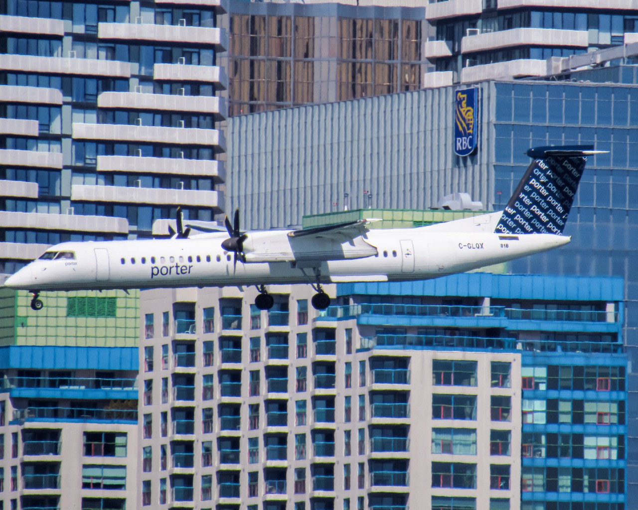 Review of Porter Airlines flight from Toronto to Windsor in Economy