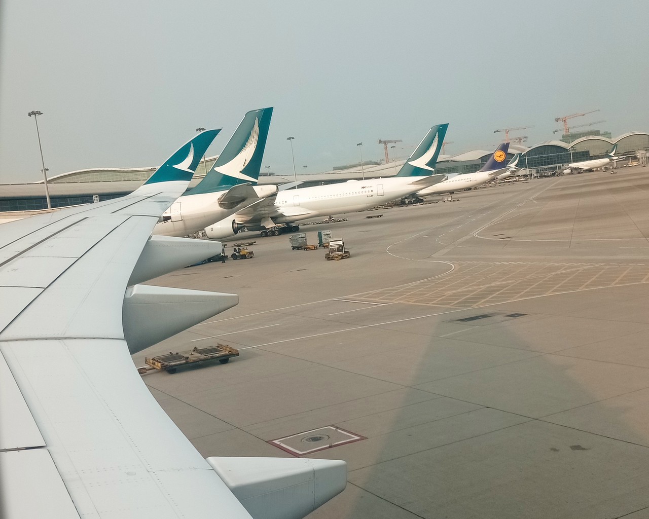 Review of Cathay Pacific flight from Singapore to Hong Kong in Economy