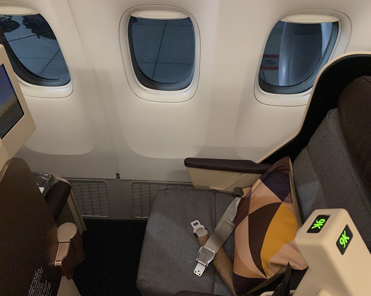 Review of Etihad Airways flight from Abu Dhabi to Paris in Business