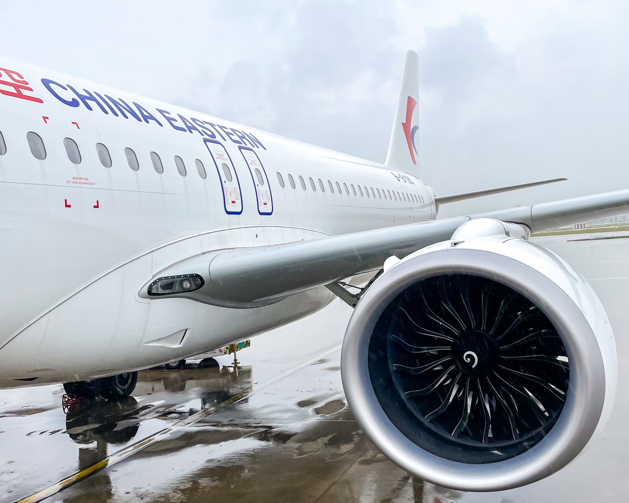 Review of China Eastern flight from Shanghai to Chengdu in Economy