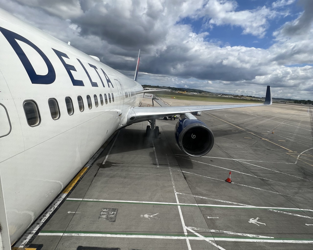 Review of Delta Air Lines flight from Edinburgh to Boston in Economy