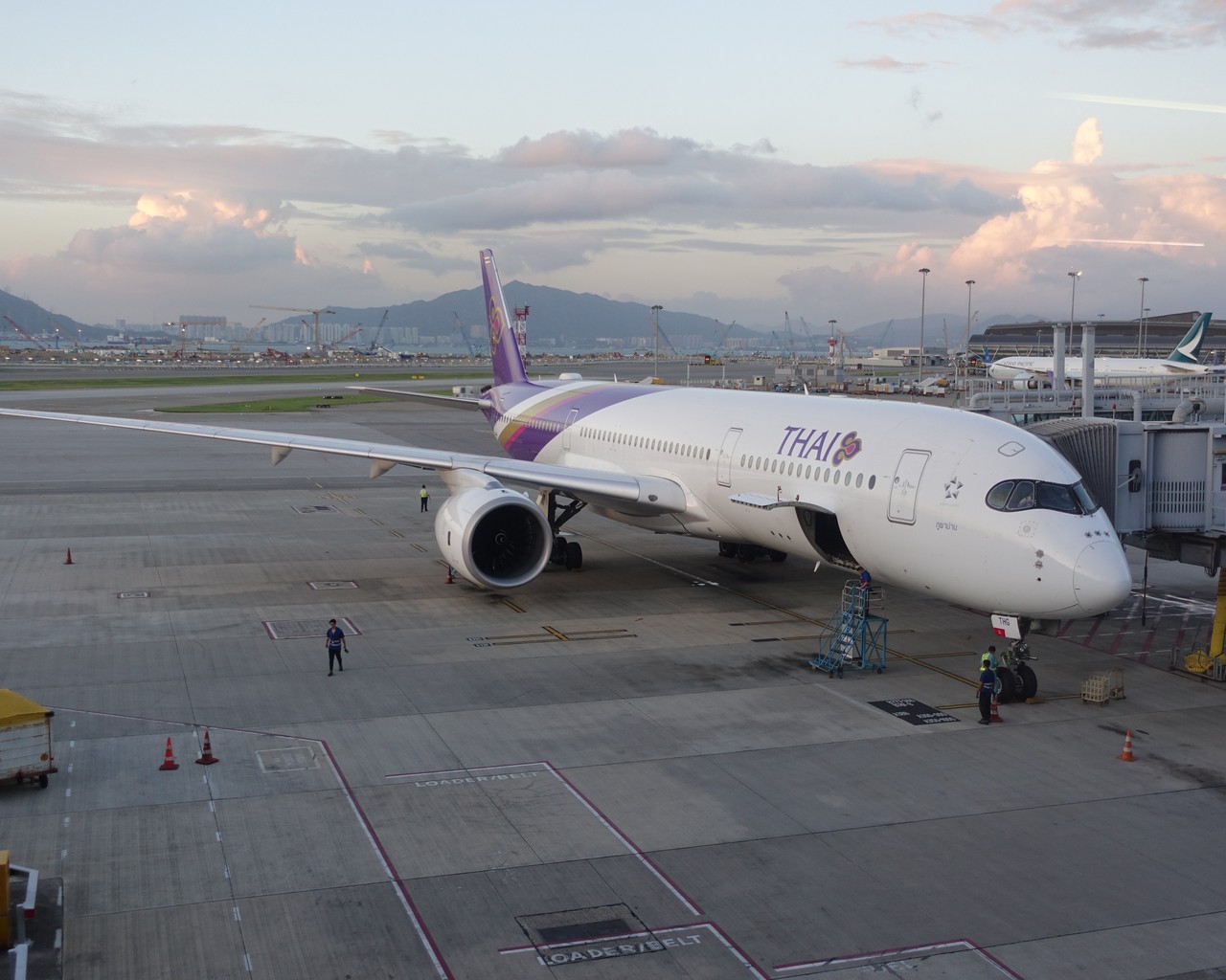 Review of Thai Airways flight from Hong Kong to Bangkok in Economy