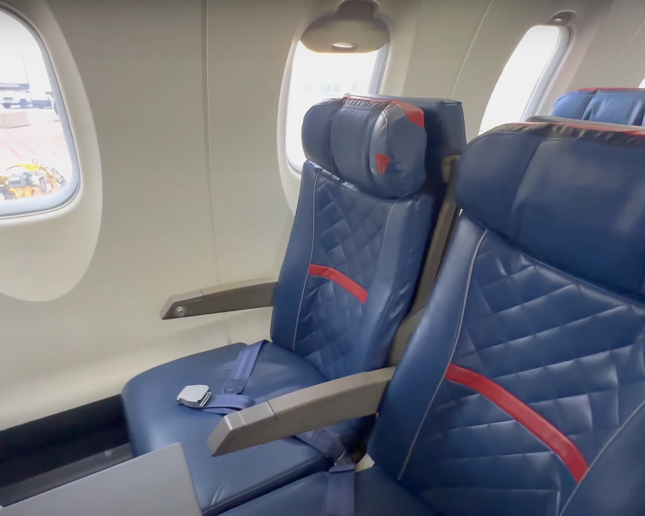 Review of Delta Connection flight from Detroit to New York in Economy