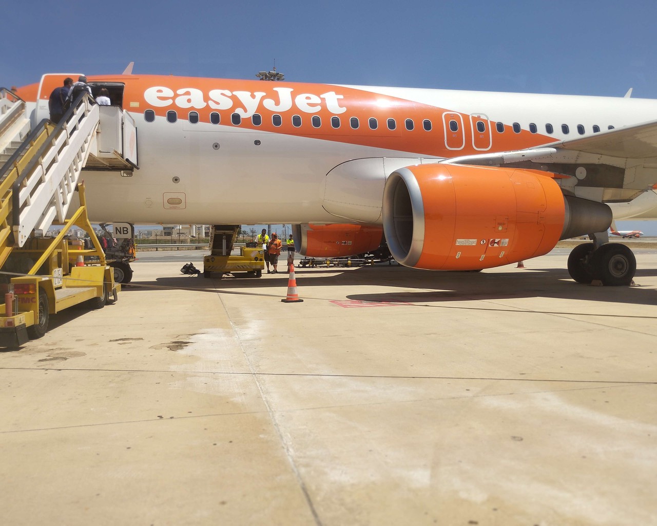 Review of easyJet flight from Faro to Birmingham in Economy