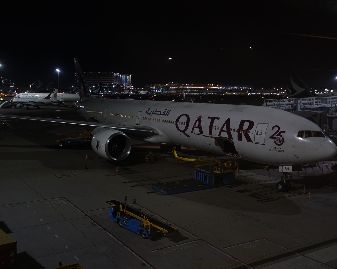 Review of Qatar Airways flight from Hong Kong to Doha in Economy