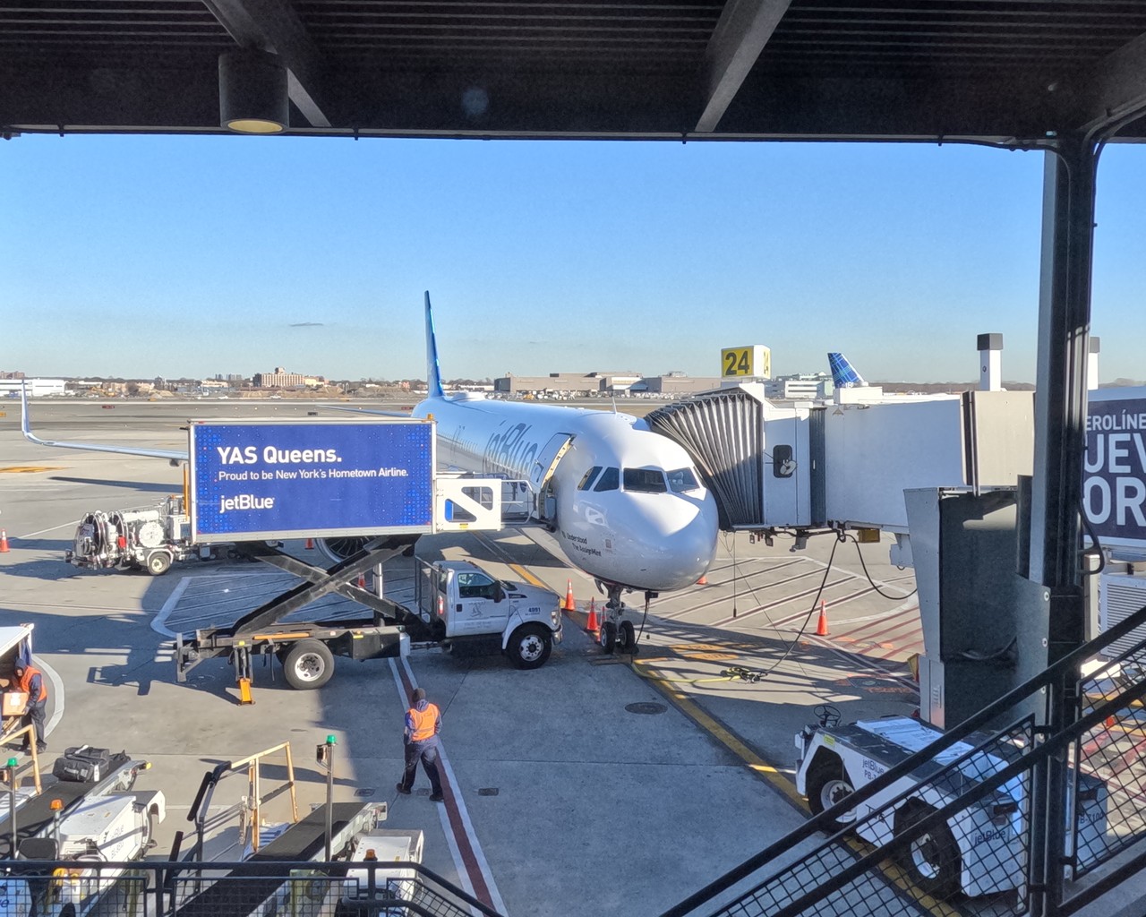 Review of JetBlue Airways flight from New York to Los Angeles in Economy