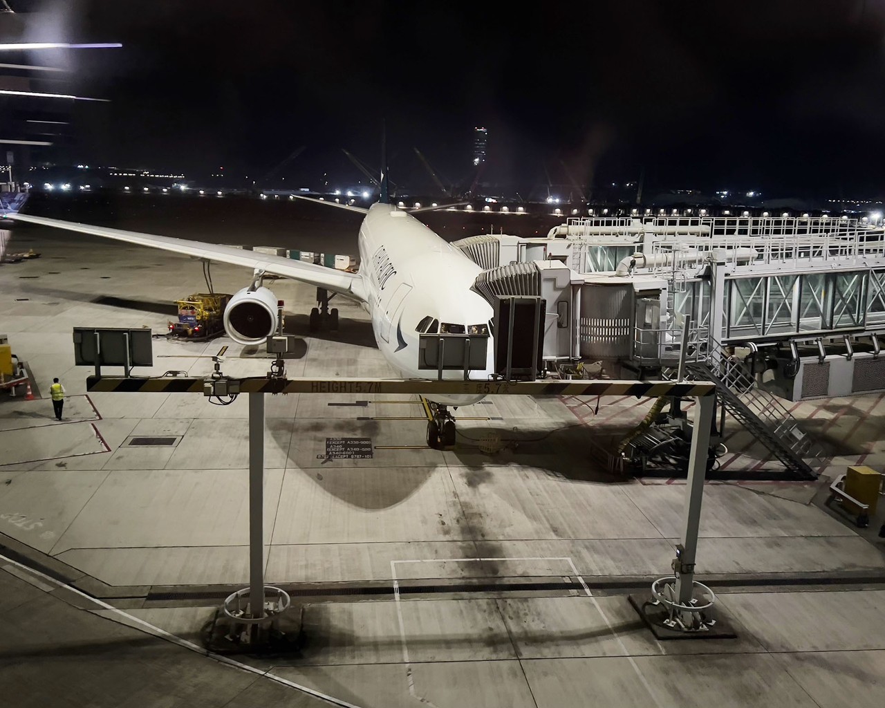 Review of Cathay Pacific flight from Hong Kong to Osaka in Economy