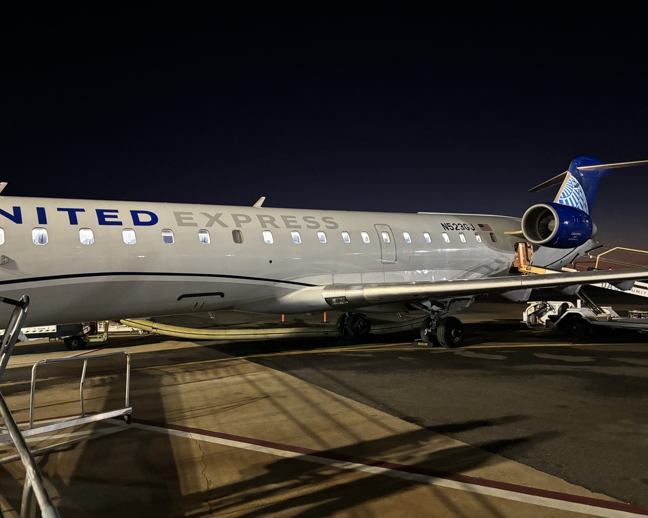 Review of United Express flight from Washington to Newark in Domestic First