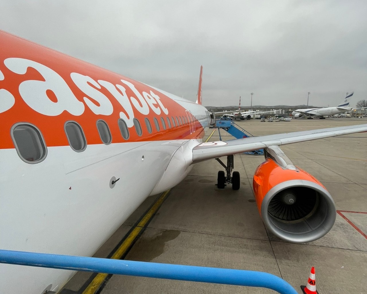 Review of easyJet flight from Paris to London in Economy