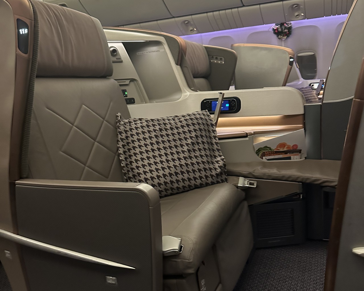 Review of Singapore Airlines flight from Singapore to Jakarta in Business