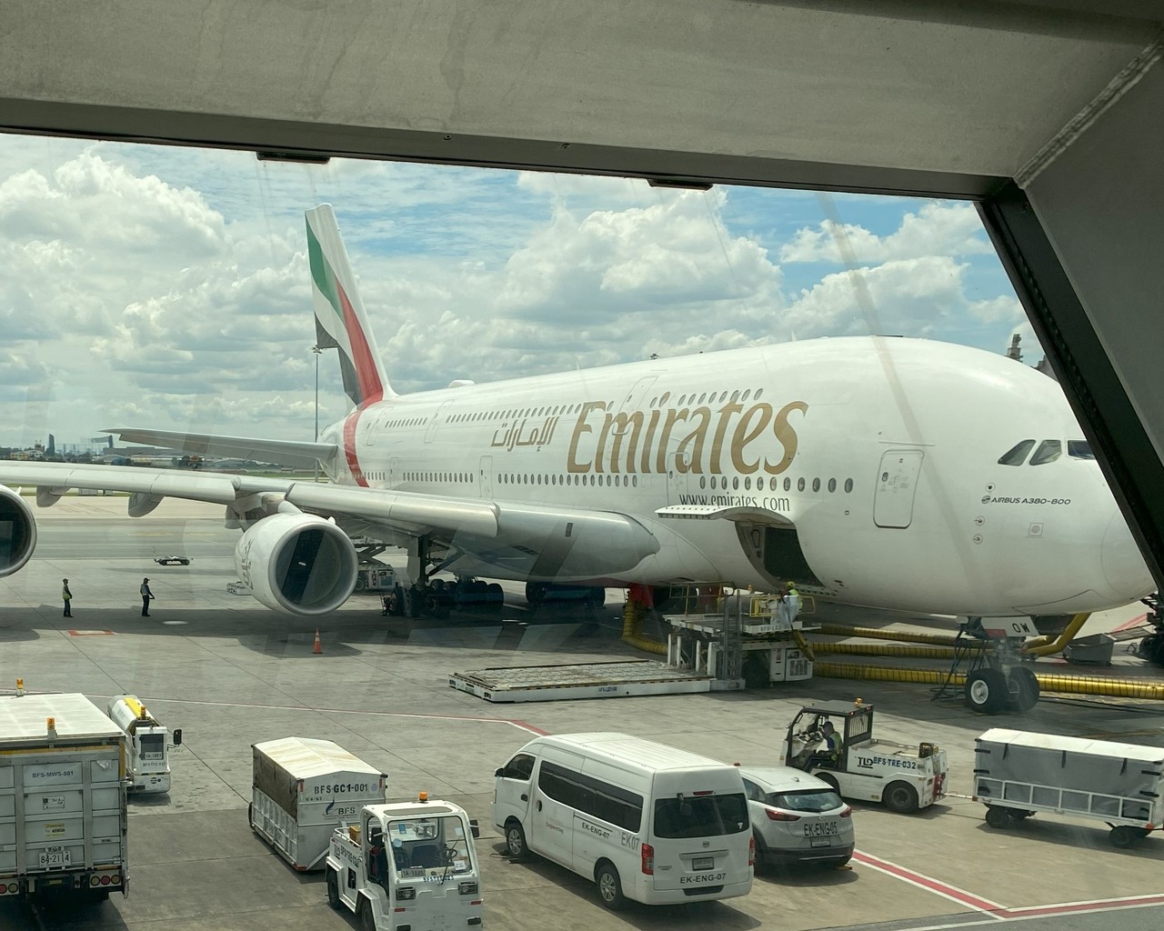 Review of Emirates flight from Bangkok to Hong Kong in Economy