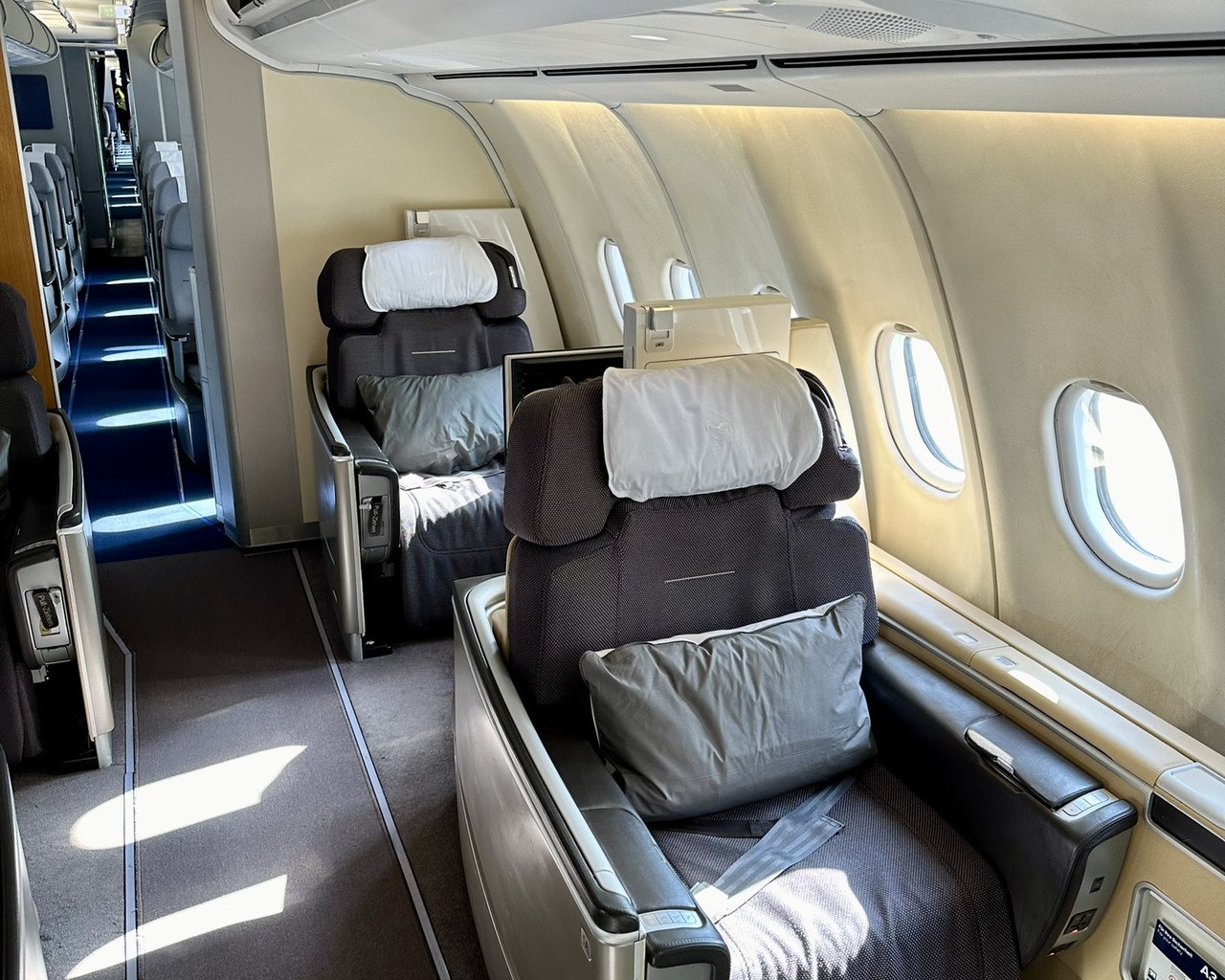 Review of Lufthansa flight from Frankfurt to Bogota in First