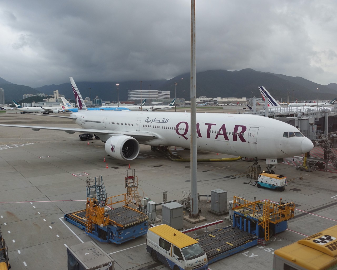 Review of Qatar Airways flight from Hong Kong to Doha in Economy