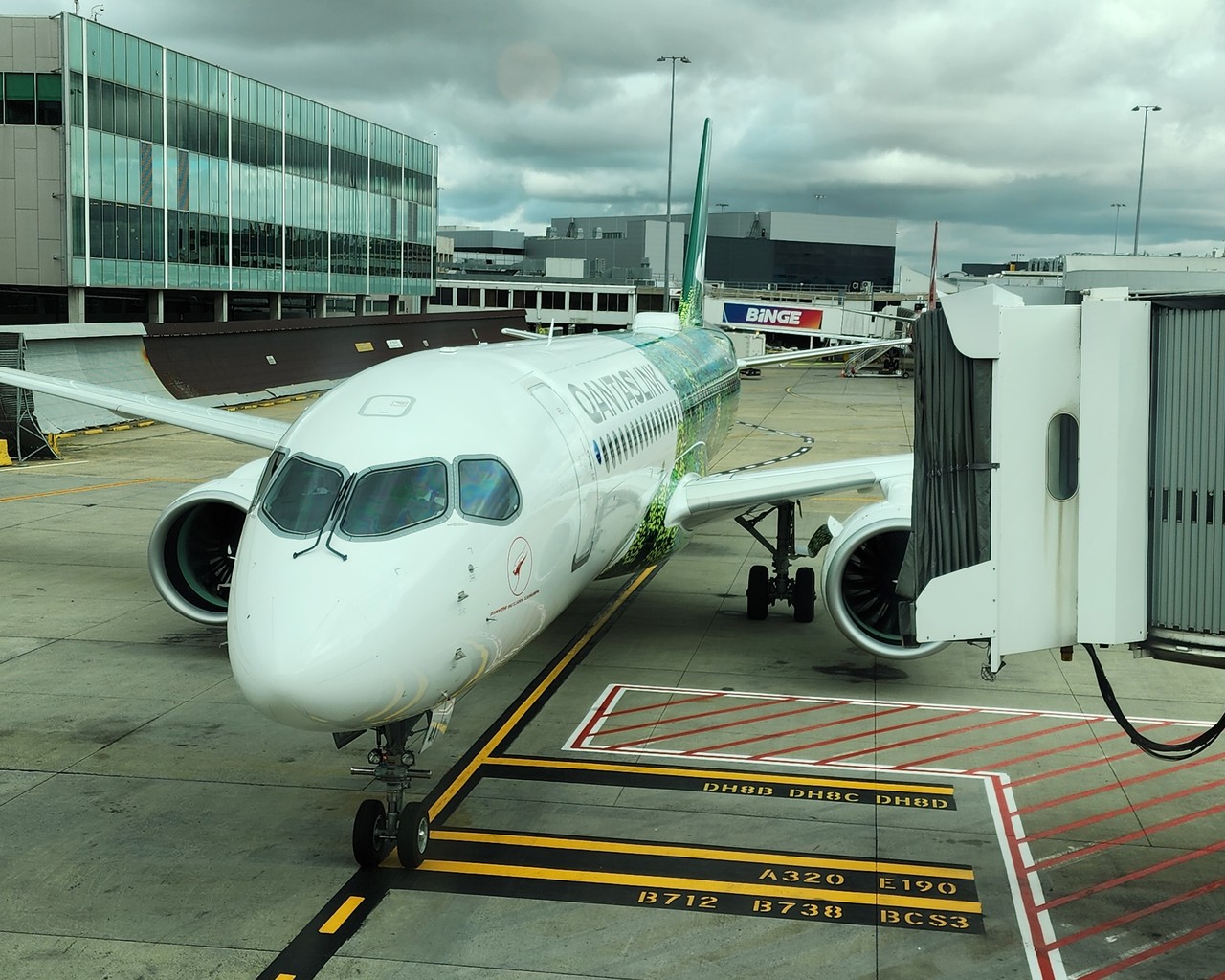 Review of QantasLink flight from Melbourne to Canberra in Economy