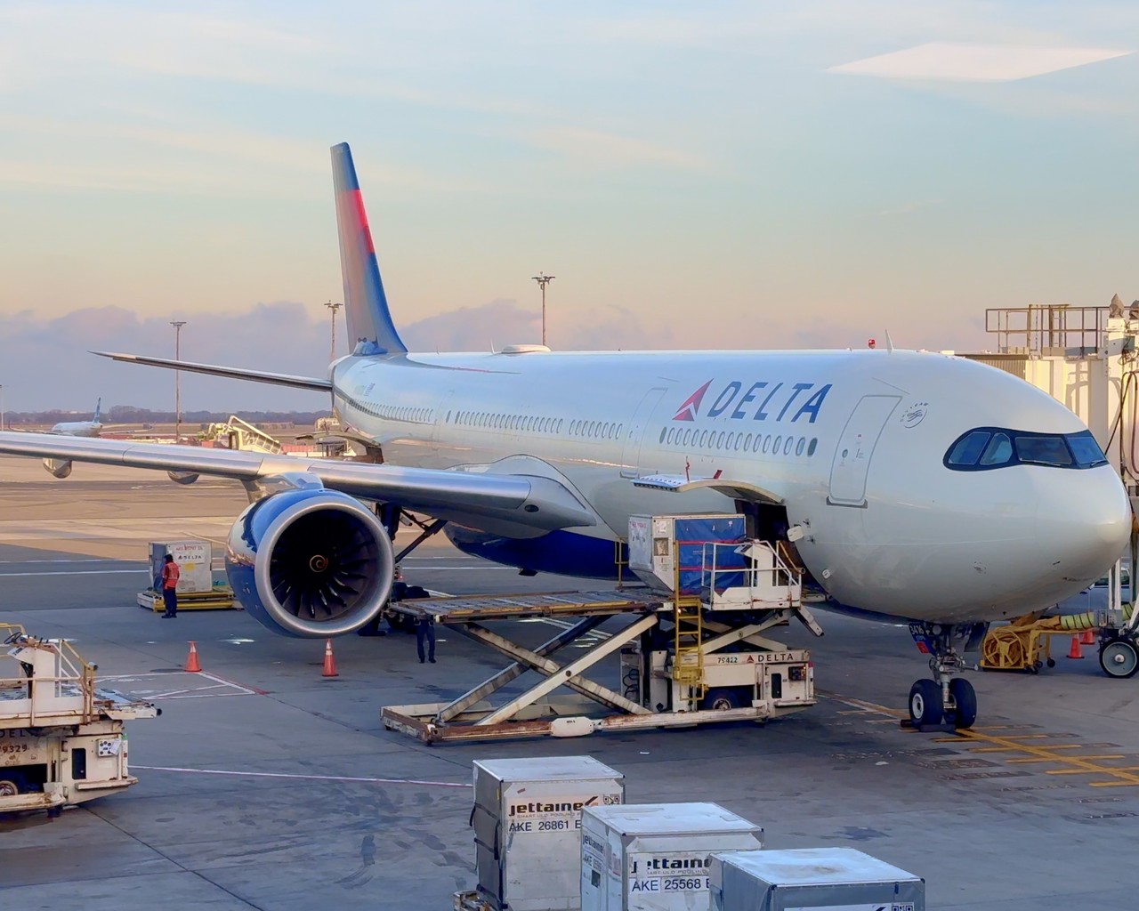 Review of Delta Air Lines flight from Athens to New York in Economy