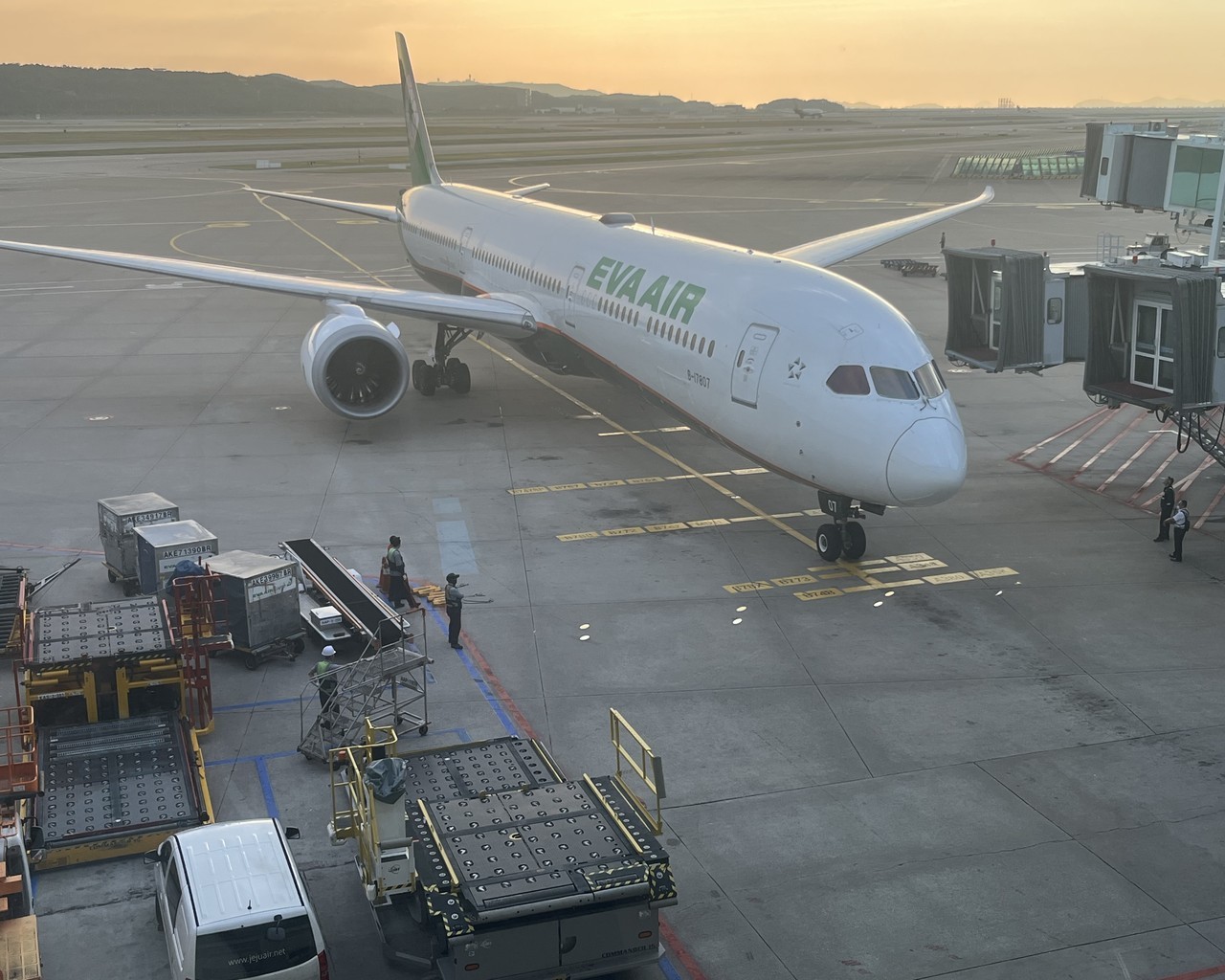 Review of EVA Air flight from Seoul to Taipei in Economy