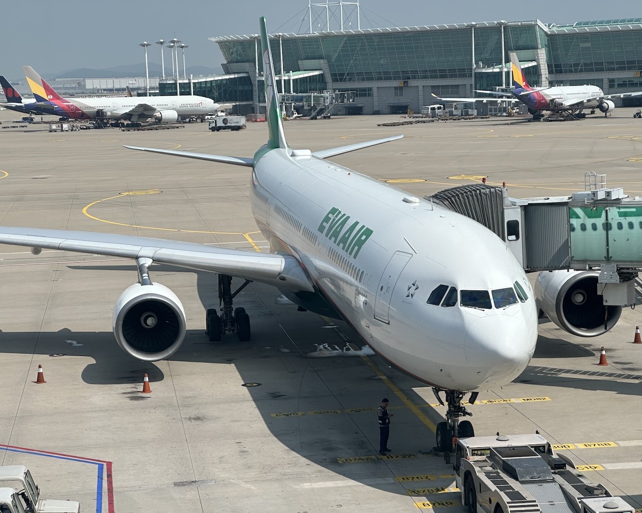 Review of EVA Air flight from Taipei to Seoul in Business
