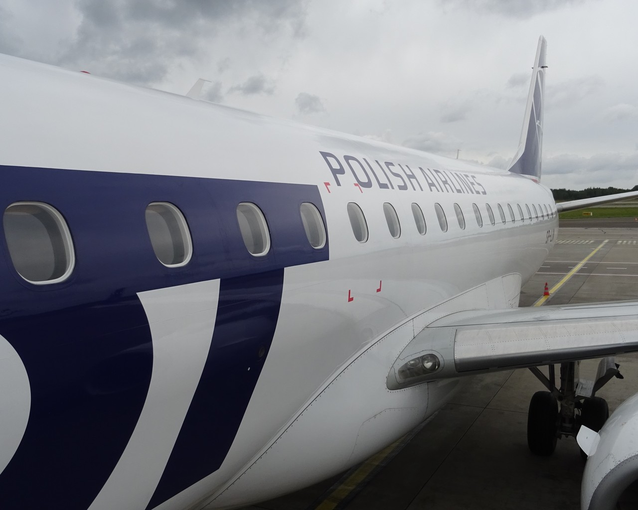 Review of LOT Polish flight from Katowice to Warsaw in Economy