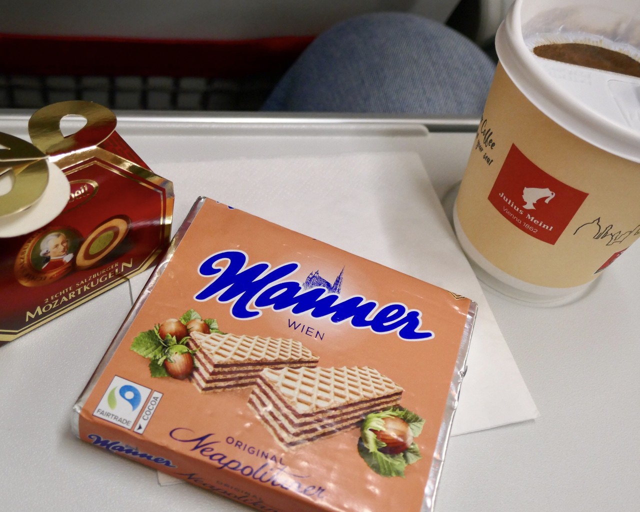 Review of Austrian Airlines flight from Vienna to Paris in Economy