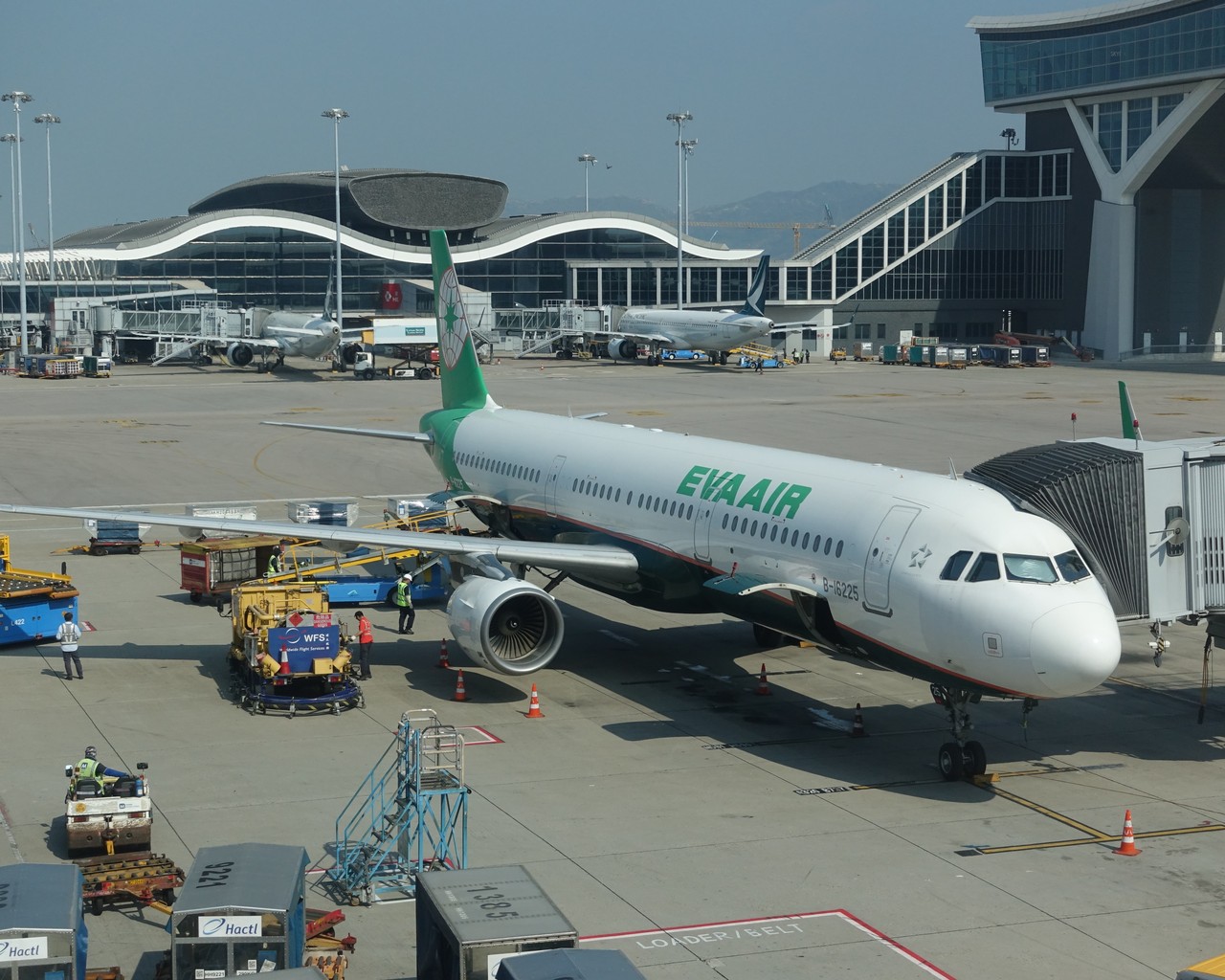 Review of EVA Air flight from Hong Kong to Taipei in Economy
