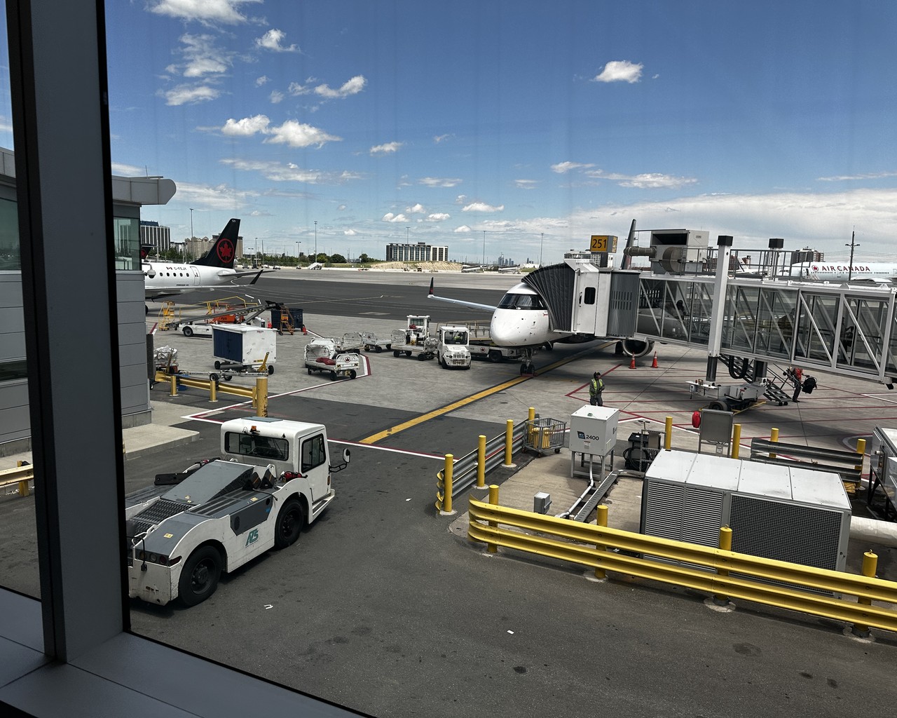 Review of Air Canada flight from Newark to Toronto in Business
