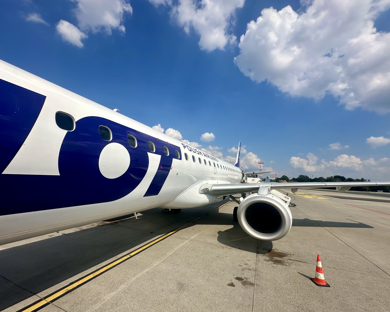 Review of LOT Polish flight from Warsaw to Istanbul in Business