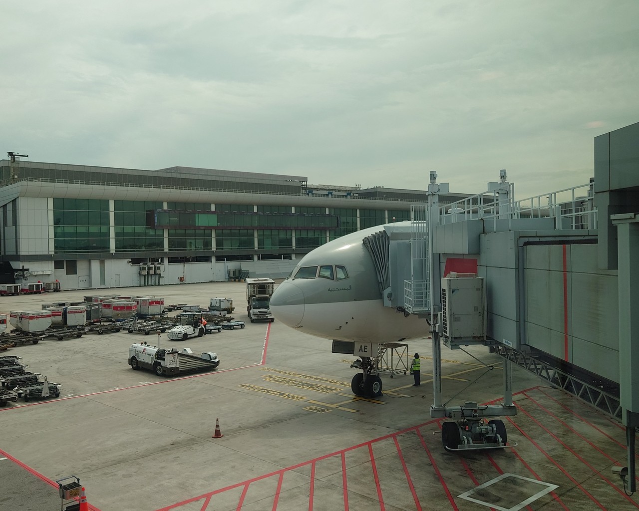 Review of Qatar Airways flight from Doha to Singapore in Economy