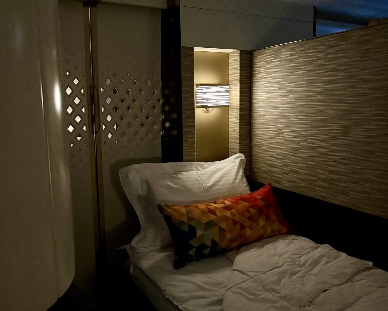 Review of Etihad Airways flight from Abu Dhabi to Paris in First